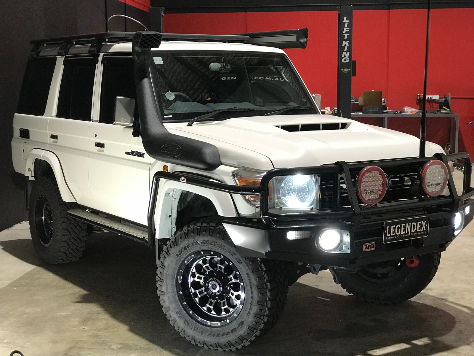 LandCruiser 76 Series - 3.5" DPF Back Rogue Exhaust